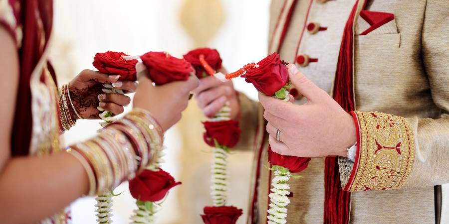 Wat zijn de beste kleurencombinaties voor een Hindoestaanse bruiloft ...